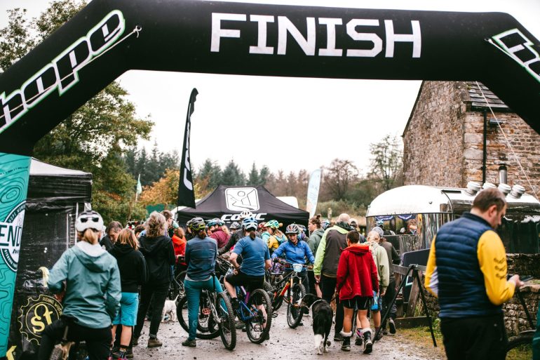 Bike Check : Steve Geall's Tora EVH Downhill Bike.